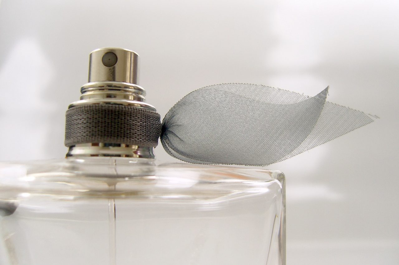 Fixing the sprayer of a perfume spray bottle- Remedies and protective ...